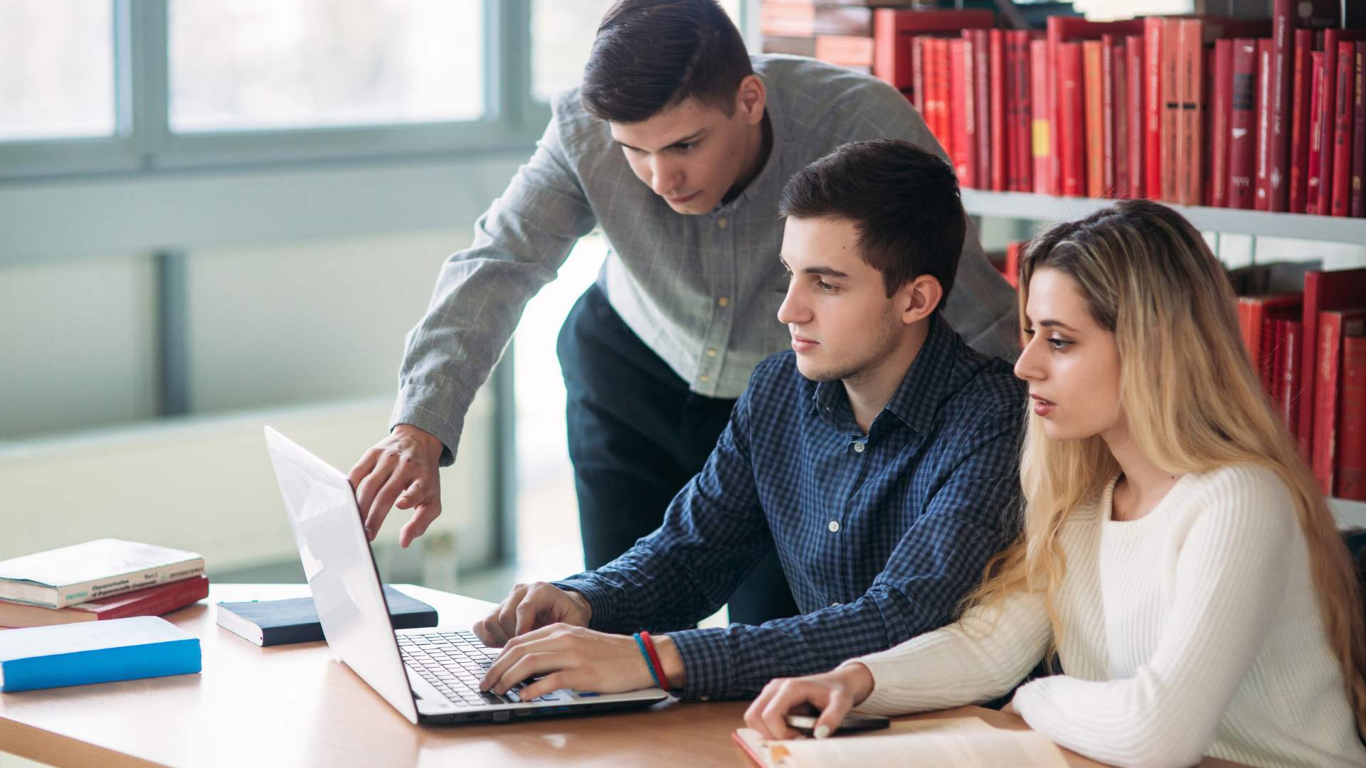 Exploring 5 advantages of implementing a performance enhancing LMS to ...